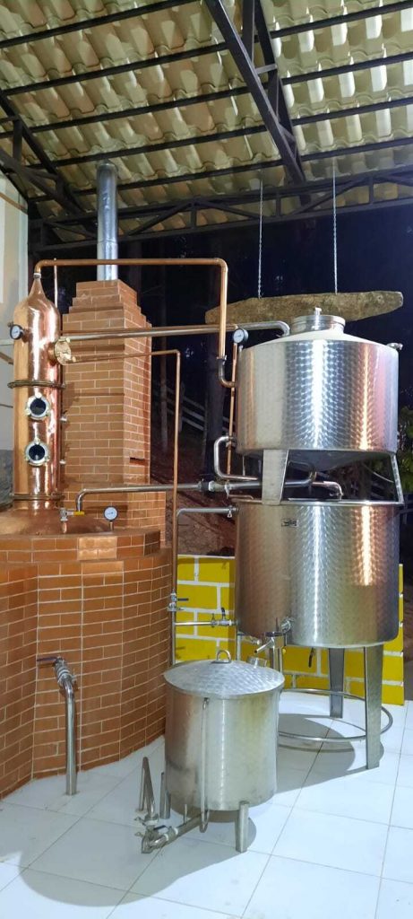 Alambique à Vapor: Equipamento de Destilação Profissional